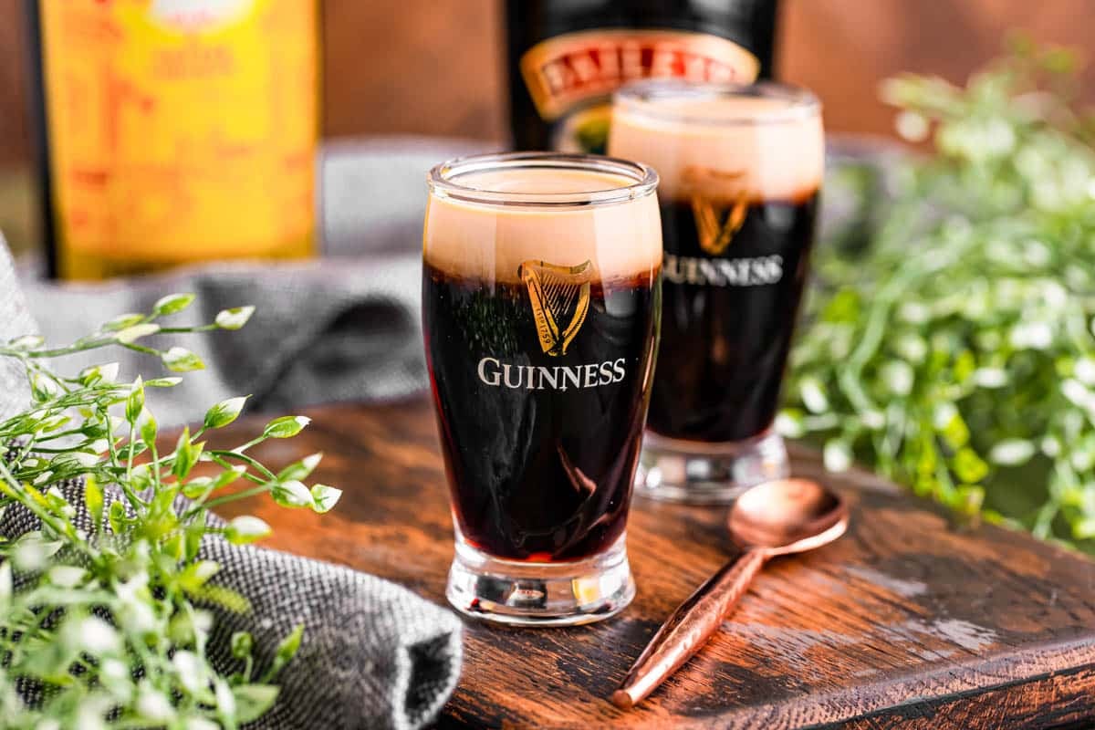 The Ultimate Guide To Making And Enjoying A Baby Guinness - Aiyifan.co.uk